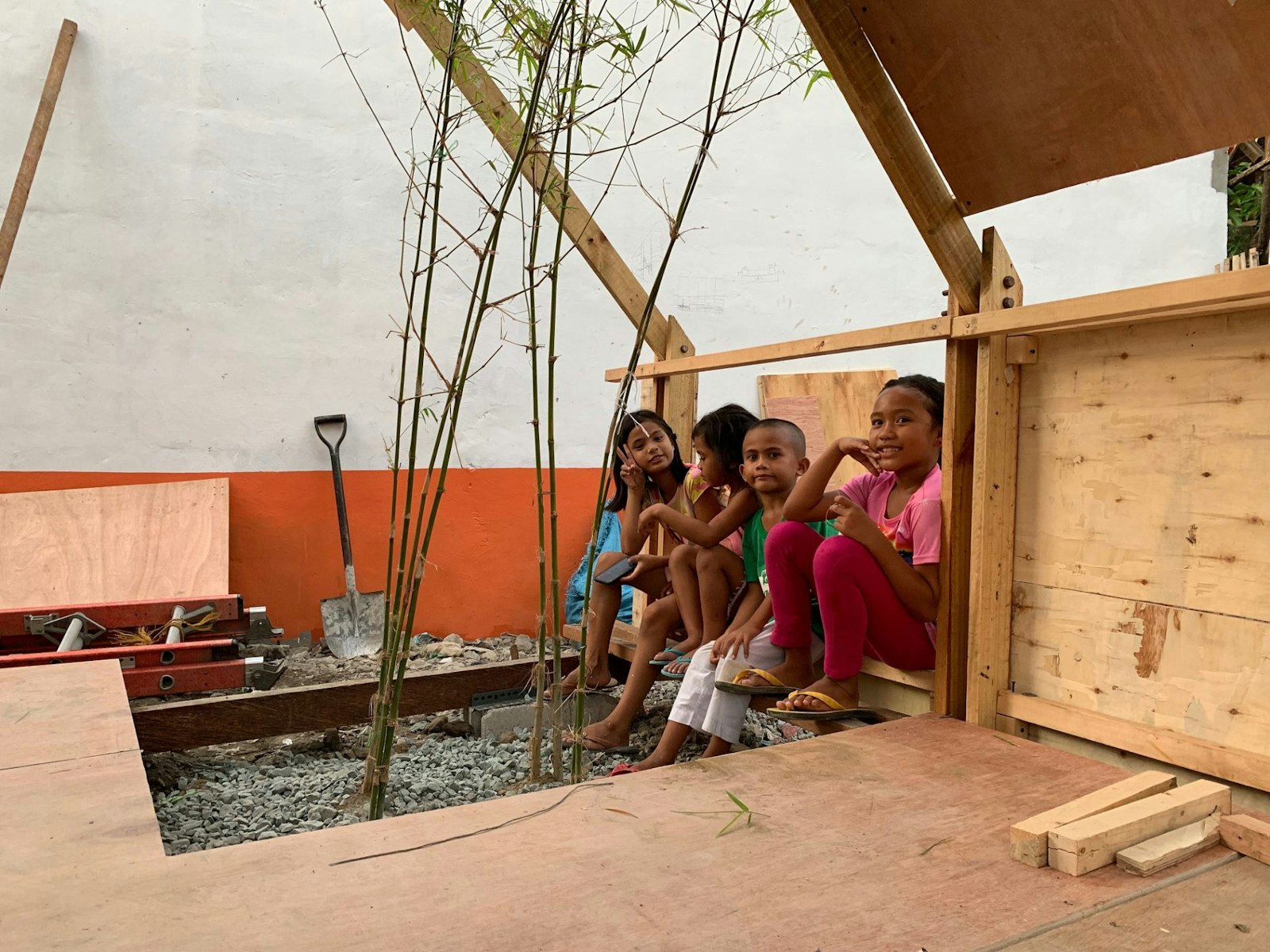 Playhouse in rural Manila by Francesco Rossini and his students
